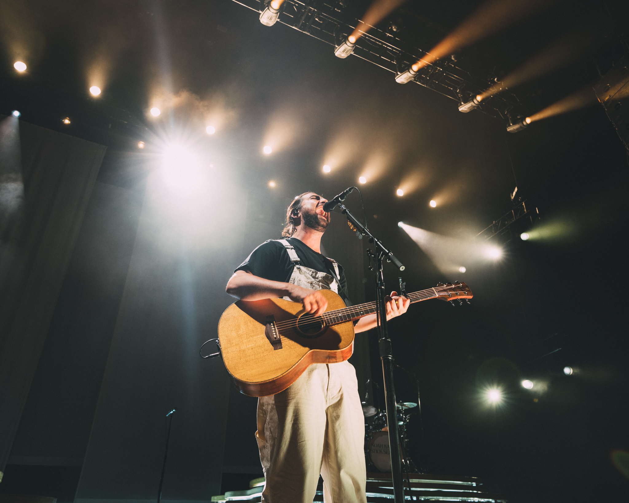 Noah Kahan – Sad Punk Press